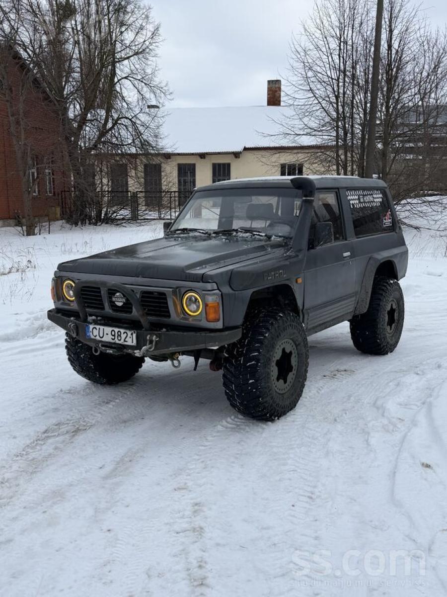 Pelēks Nissan Patrol 1990 Liepāja, ar dzinēja tilpumu 2.80 L un nobraukumu 285 tūkst. km par 7500 €, foto 1 vietnē AUTOMOTO.COM.LV
