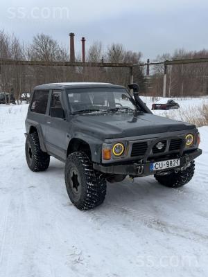 Pelēks Nissan Patrol 1990 Liepāja, ar dzinēja tilpumu 2.80 L un nobraukumu 285 tūkst. km par 7500 €, foto 3 vietnē AUTOMOTO.COM.LV