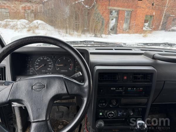 Pelēks Nissan Patrol 1990 Liepāja, ar dzinēja tilpumu 2.80 L un nobraukumu 285 tūkst. km par 7500 €, foto 5 vietnē AUTOMOTO.COM.LV