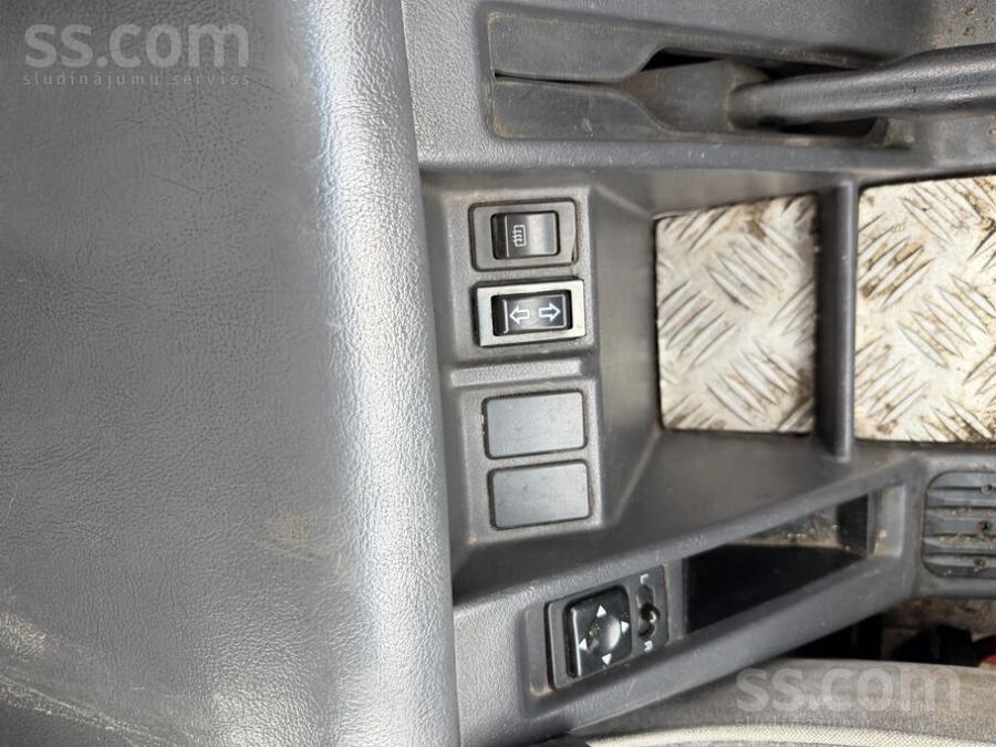 Pelēks Nissan Patrol 1990 Liepāja, ar dzinēja tilpumu 2.80 L un nobraukumu 285 tūkst. km par 7500 €, foto 7 vietnē AUTOMOTO.COM.LV