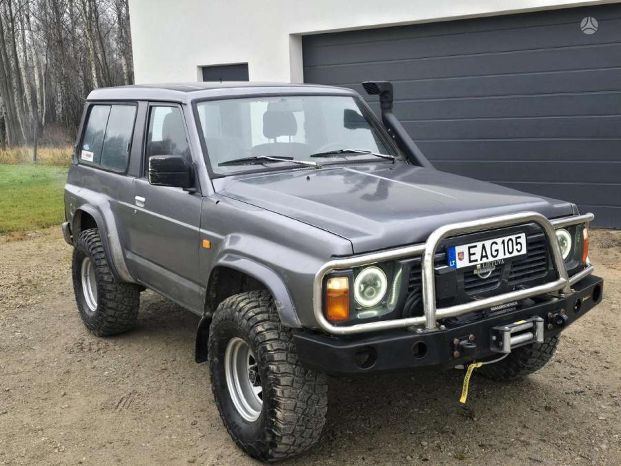 Pelēks Nissan Patrol 1993 Šauļi, ar dzinēja tilpumu 2.80 L un nobraukumu 300 tūkst. km par 4650 €, foto 1 vietnē AUTOMOTO.COM.LV