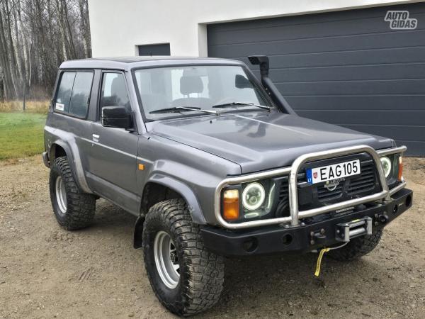Pelēks Nissan Patrol 1993 Šauļi, ar dzinēja tilpumu 2.80 L un nobraukumu 300 tūkst. km par 4650 €, foto 1 vietnē AUTOMOTO.COM.LV