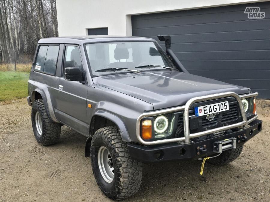 Pelēks Nissan Patrol 1993 Šauļi, ar dzinēja tilpumu 2.80 L un nobraukumu 300 tūkst. km par 4650 €, foto 1 vietnē AUTOMOTO.COM.LV