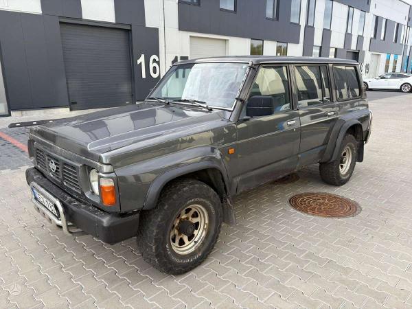 Pelēks Nissan Patrol 1996 Viļņa, ar dzinēja tilpumu 2.83 L un nobraukumu 500 tūkst. km par 4600 €, foto 1 vietnē AUTOMOTO.COM.LV