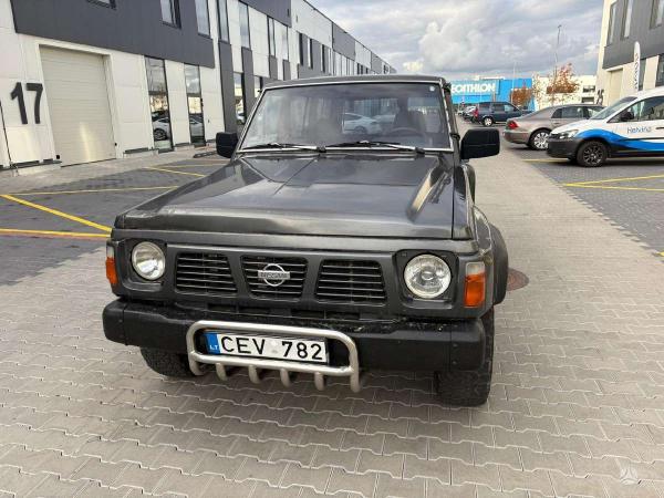 Pelēks Nissan Patrol 1996 Viļņa, ar dzinēja tilpumu 2.83 L un nobraukumu 500 tūkst. km par 4600 €, foto 2 vietnē AUTOMOTO.COM.LV
