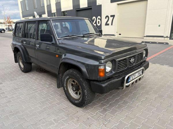 Pelēks Nissan Patrol 1996 Viļņa, ar dzinēja tilpumu 2.83 L un nobraukumu 500 tūkst. km par 4600 €, foto 3 vietnē AUTOMOTO.COM.LV