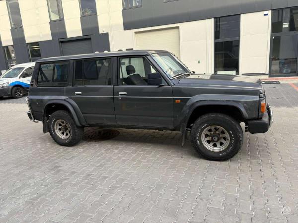 Pelēks Nissan Patrol 1996 Viļņa, ar dzinēja tilpumu 2.83 L un nobraukumu 500 tūkst. km par 4600 €, foto 4 vietnē AUTOMOTO.COM.LV