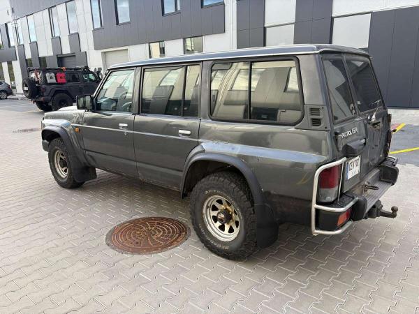 Pelēks Nissan Patrol 1996 Viļņa, ar dzinēja tilpumu 2.83 L un nobraukumu 500 tūkst. km par 4600 €, foto 7 vietnē AUTOMOTO.COM.LV