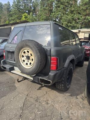 Pelēks Nissan Patrol 1998 Rīga, ar dzinēja tilpumu 2.80 L un nobraukumu 240 tūkst. km par 6000 €, foto 3 vietnē AUTOMOTO.COM.LV