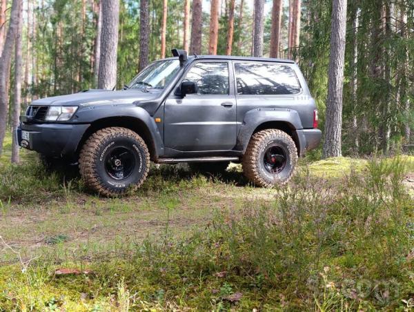 Grey Nissan Patrol 1999 in Riga, with an engine capacity of 3.00 L and mileage of 233 thousand km for 13900 €, photo 1 on AUTOMOTO.COM.LV