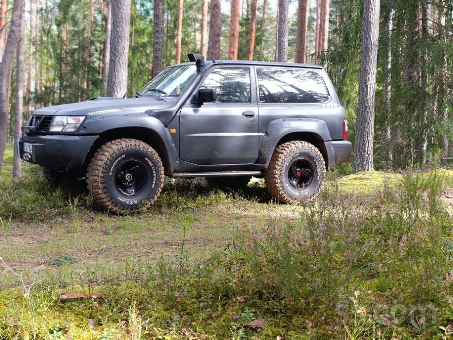 Grey Nissan Patrol 1999 in Riga, with an engine capacity of 3.00 L and mileage of 233 thousand km for 13900 €, photo 1 on AUTOMOTO.COM.LV