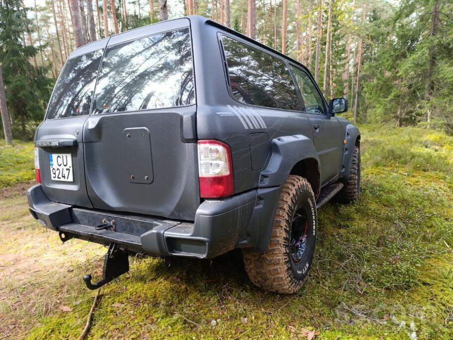 Grey Nissan Patrol 1999 in Riga, with an engine capacity of 3.00 L and mileage of 233 thousand km for 13900 €, photo 6 on AUTOMOTO.COM.LV