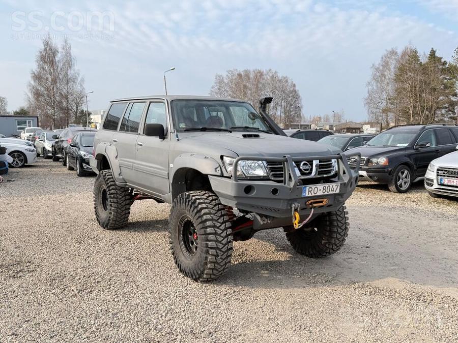 Grey Nissan Patrol 2002 in Riga, with an engine capacity of 3.00 L and mileage of 301 thousand km for 11900 €, photo 1 on AUTOMOTO.COM.LV