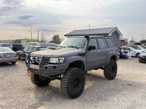 Grey Nissan Patrol 2002 in Riga, with an engine capacity of 3.00 L and mileage of 301 thousand km for 11900 €, photo 3 on AUTOMOTO.COM.LV