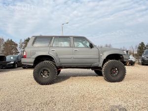 Grey Nissan Patrol 2002 in Riga, with an engine capacity of 3.00 L and mileage of 301 thousand km for 11900 €, photo 4 on AUTOMOTO.COM.LV
