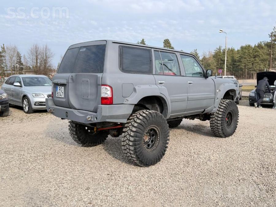 Grey Nissan Patrol 2002 in Riga, with an engine capacity of 3.00 L and mileage of 301 thousand km for 11900 €, photo 6 on AUTOMOTO.COM.LV