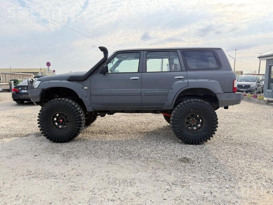 Grey Nissan Patrol 2002 in Riga, with an engine capacity of 3.00 L and mileage of 301 thousand km for 11900 €, photo 7 on AUTOMOTO.COM.LV