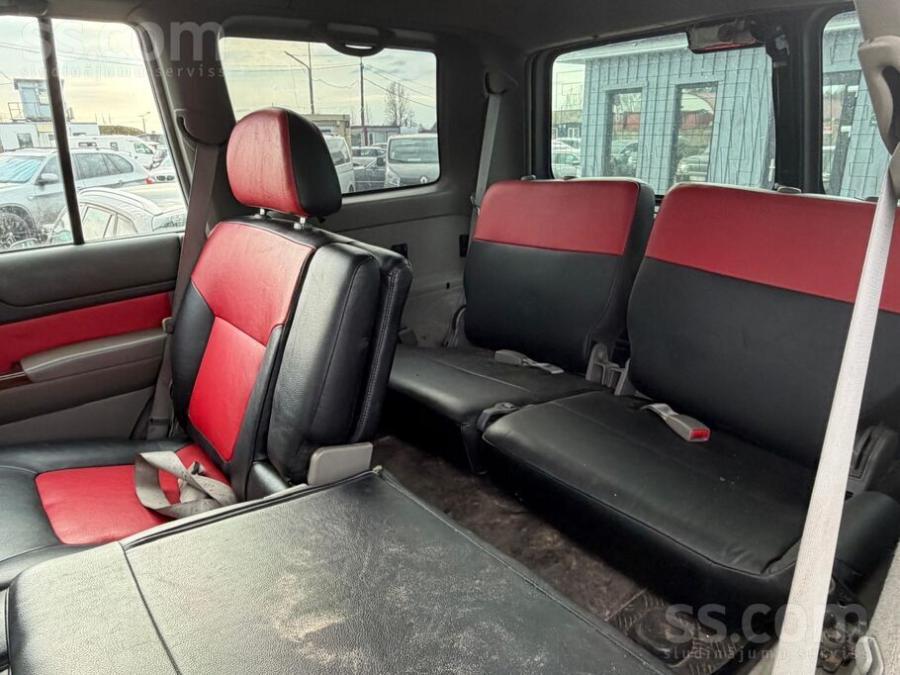 Grey Nissan Patrol 2002 in Riga, with an engine capacity of 3.00 L and mileage of 301 thousand km for 11900 €, photo 13 on AUTOMOTO.COM.LV