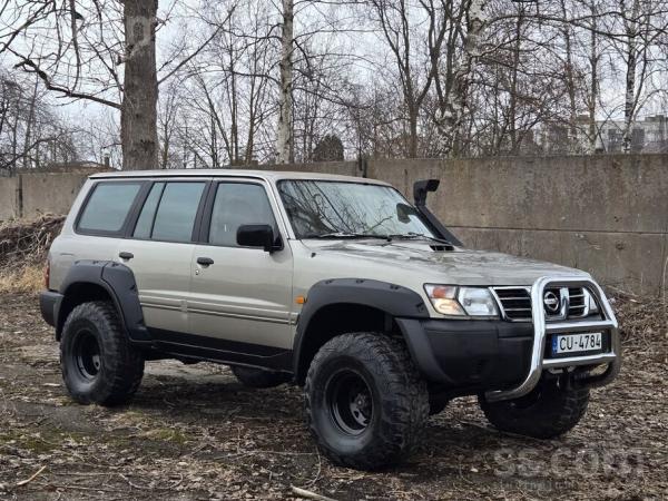 Grey Nissan Patrol 2003 in Jelgava, with an engine capacity of 3.00 L and mileage of 302 thousand km for 11900 €, photo 1 on AUTOMOTO.COM.LV