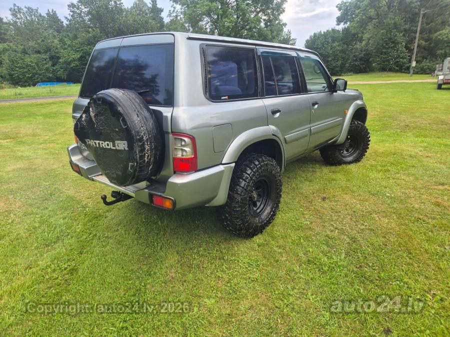 Pelēks Nissan Patrol 2003 Tallina, ar dzinēja tilpumu 3.00 L un nobraukumu 489 tūkst. km par 6500 €, foto 5 vietnē AUTOMOTO.COM.LV