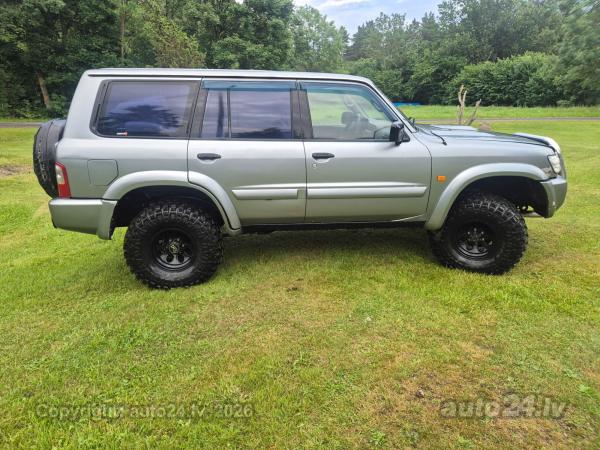 Pelēks Nissan Patrol 2003 Tallina, ar dzinēja tilpumu 3.00 L un nobraukumu 489 tūkst. km par 6500 €, foto 5 vietnē AUTOMOTO.COM.LV