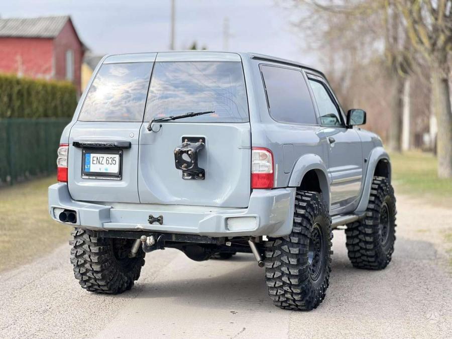 Grey Nissan Patrol 2003 in Radviliskis, with an engine capacity of 2.95 L and mileage of 270 thousand km for 20999 €, photo 4 on AUTOMOTO.COM.LV