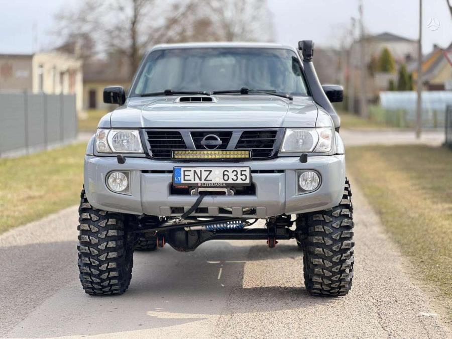 Grey Nissan Patrol 2003 in Radviliskis, with an engine capacity of 2.95 L and mileage of 270 thousand km for 20999 €, photo 5 on AUTOMOTO.COM.LV