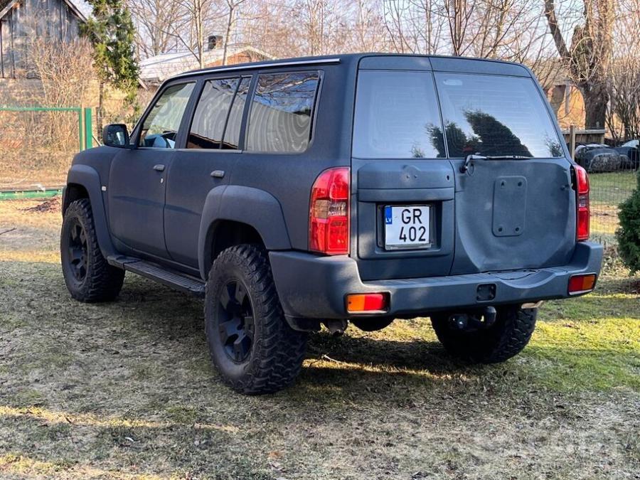 Pelēks Nissan Patrol 2005 Rīga, ar dzinēja tilpumu 3.00 L un nobraukumu 320 tūkst. km par 11330 €, foto 8 vietnē AUTOMOTO.COM.LV