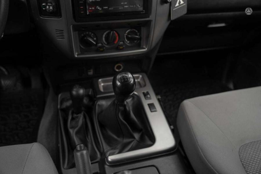 Pelēks Nissan Patrol 2007 Viļņa, ar dzinēja tilpumu 2.95 L un nobraukumu 298 tūkst. km par 14200 €, foto 18 vietnē AUTOMOTO.COM.LV