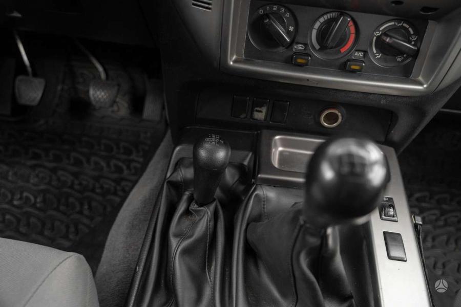 Pelēks Nissan Patrol 2007 Viļņa, ar dzinēja tilpumu 2.95 L un nobraukumu 298 tūkst. km par 14200 €, foto 19 vietnē AUTOMOTO.COM.LV