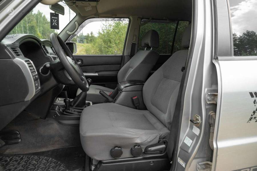 Pelēks Nissan Patrol 2007 Viļņa, ar dzinēja tilpumu 2.95 L un nobraukumu 298 tūkst. km par 14200 €, foto 21 vietnē AUTOMOTO.COM.LV