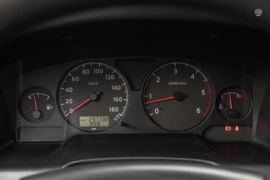 Pelēks Nissan Patrol 2007 Viļņa, ar dzinēja tilpumu 2.95 L un nobraukumu 298 tūkst. km par 14200 €, foto 24 vietnē AUTOMOTO.COM.LV