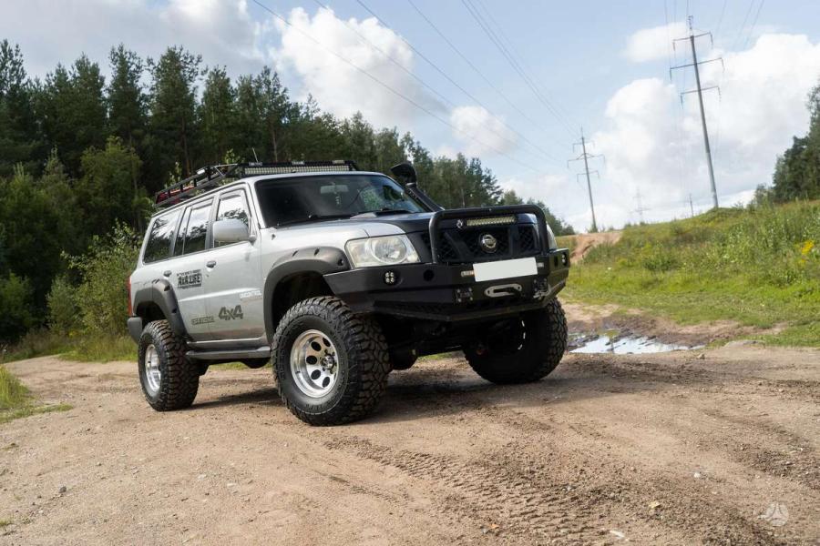 Pelēks Nissan Patrol 2007 Viļņa, ar dzinēja tilpumu 2.95 L un nobraukumu 298 tūkst. km par 14200 €, foto 30 vietnē AUTOMOTO.COM.LV