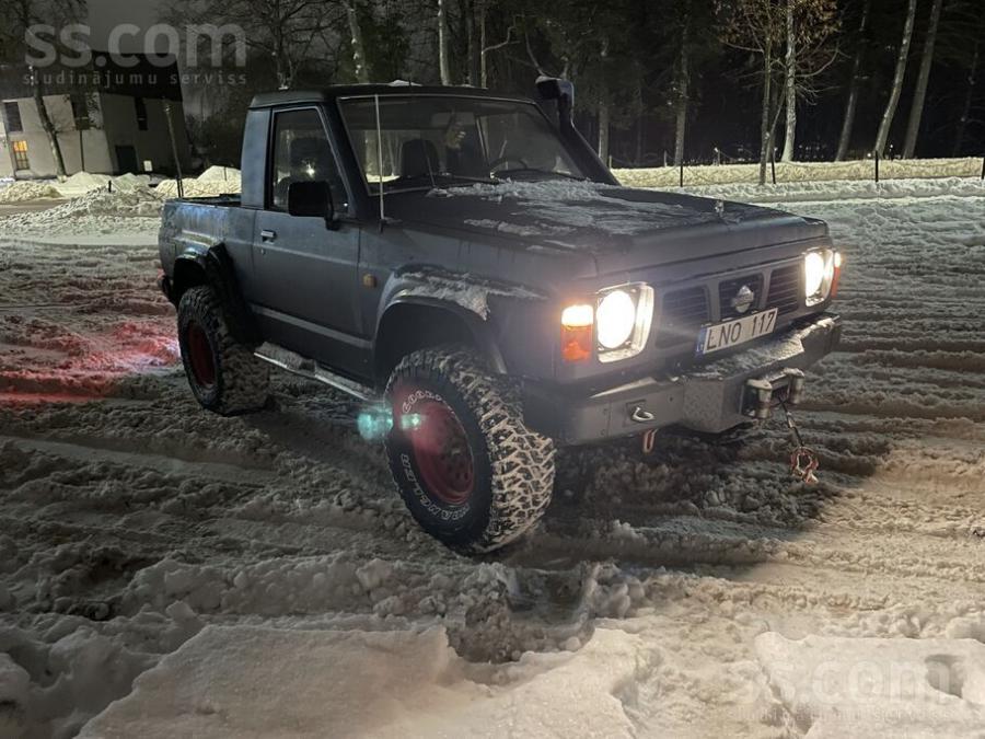 Grey Nissan Patrol 1991 in Preili, with an engine capacity of 2.80 L and mileage of 180 thousand km for 5990 €, photo 1 on AUTOMOTO.COM.LV