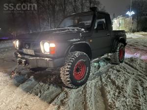 Grey Nissan Patrol 1991 in Preili, with an engine capacity of 2.80 L and mileage of 180 thousand km for 5990 €, photo 3 on AUTOMOTO.COM.LV