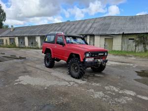Red Nissan Patrol 1991 in Pakruojis, with an engine capacity of 3.30 L and mileage of 310 thousand km for 4100 €, photo 3 on AUTOMOTO.COM.LV