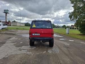 Red Nissan Patrol 1991 in Pakruojis, with an engine capacity of 3.30 L and mileage of 310 thousand km for 4100 €, photo 6 on AUTOMOTO.COM.LV