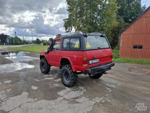 Red Nissan Patrol 1991 in Pakruojis, with an engine capacity of 3.30 L and mileage of 310 thousand km for 4100 €, photo 7 on AUTOMOTO.COM.LV