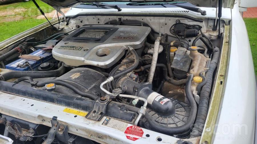 White Nissan Patrol 2000 in Bauska, with an engine capacity of 3.00 L and mileage of 363 thousand km for 12500 €, photo 6 on AUTOMOTO.COM.LV