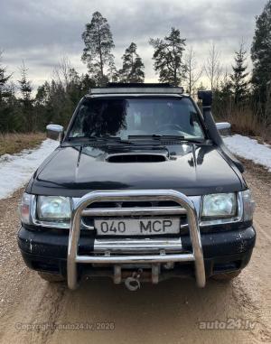 Black Nissan Pickup 2001 in Tartu, with an engine capacity of 2.50 L and mileage of 444 thousand km for 4499 €, photo 2 on AUTOMOTO.COM.LV