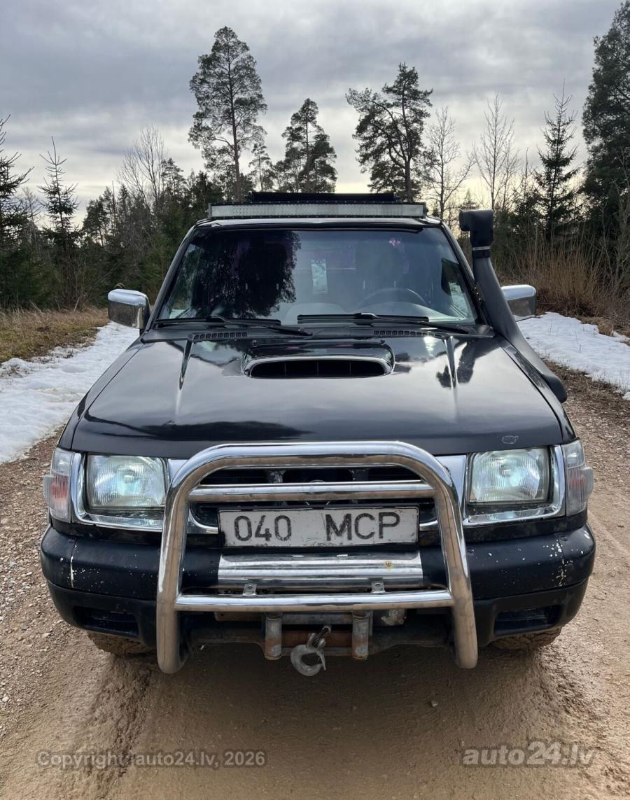 Black Nissan Pickup 2001 in Tartu, with an engine capacity of 2.50 L and mileage of 444 thousand km for 4499 €, photo 2 on AUTOMOTO.COM.LV