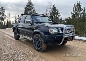 Black Nissan Pickup 2001 in Tartu, with an engine capacity of 2.50 L and mileage of 444 thousand km for 4499 €, photo 3 on AUTOMOTO.COM.LV