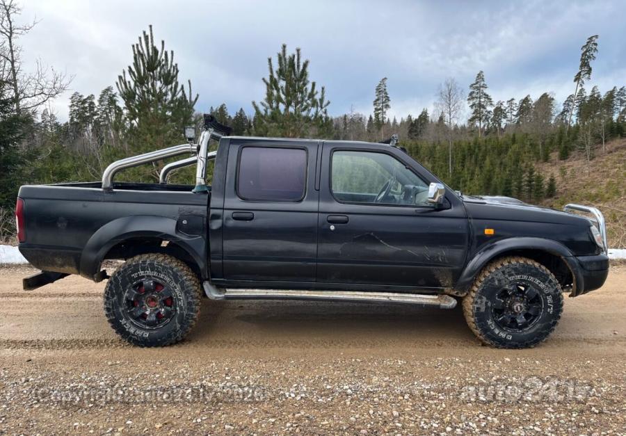 Black Nissan Pickup 2001 in Tartu, with an engine capacity of 2.50 L and mileage of 444 thousand km for 4499 €, photo 4 on AUTOMOTO.COM.LV