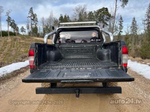 Black Nissan Pickup 2001 in Tartu, with an engine capacity of 2.50 L and mileage of 444 thousand km for 4499 €, photo 9 on AUTOMOTO.COM.LV