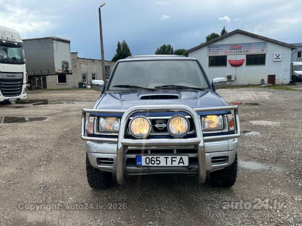 Blue Nissan Pickup 2002 in Valga, with an engine capacity of 2.50 L and mileage of 197 thousand km for 2400 €, photo 2 on AUTOMOTO.COM.LV