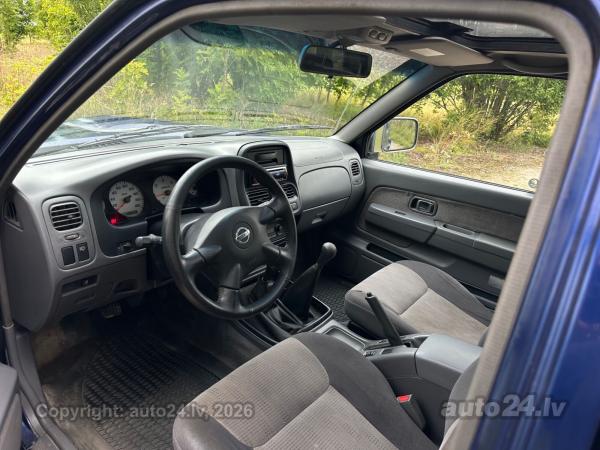 Blue Nissan Pickup 2004 in Tallinn, with an engine capacity of 2.50 L and mileage of 200 thousand km for 4300 €, photo 9 on AUTOMOTO.COM.LV