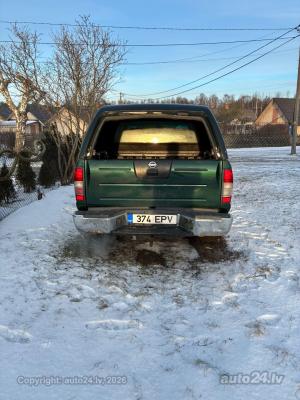 Green Nissan Pickup 2005 in Tallinn, with an engine capacity of 2.50 L and mileage of 199 thousand km for 5500 €, photo 2 on AUTOMOTO.COM.LV