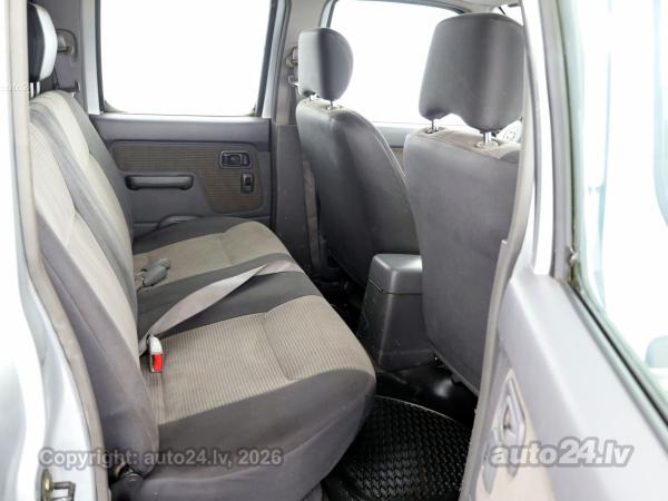 Pelēks Nissan Pickup 2004 Tallina, ar dzinēja tilpumu 2.50 L un nobraukumu 273 tūkst. km par 2999 €, foto 7 vietnē AUTOMOTO.COM.LV