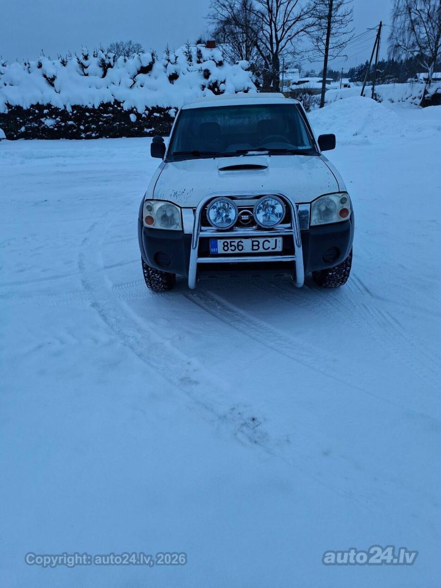 White Nissan Pickup 2005 in Tallinn, with an engine capacity of 2.50 L and mileage of 375 thousand km for 3100 €, photo 1 on AUTOMOTO.COM.LV