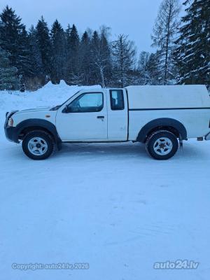 White Nissan Pickup 2005 in Tallinn, with an engine capacity of 2.50 L and mileage of 375 thousand km for 3100 €, photo 2 on AUTOMOTO.COM.LV